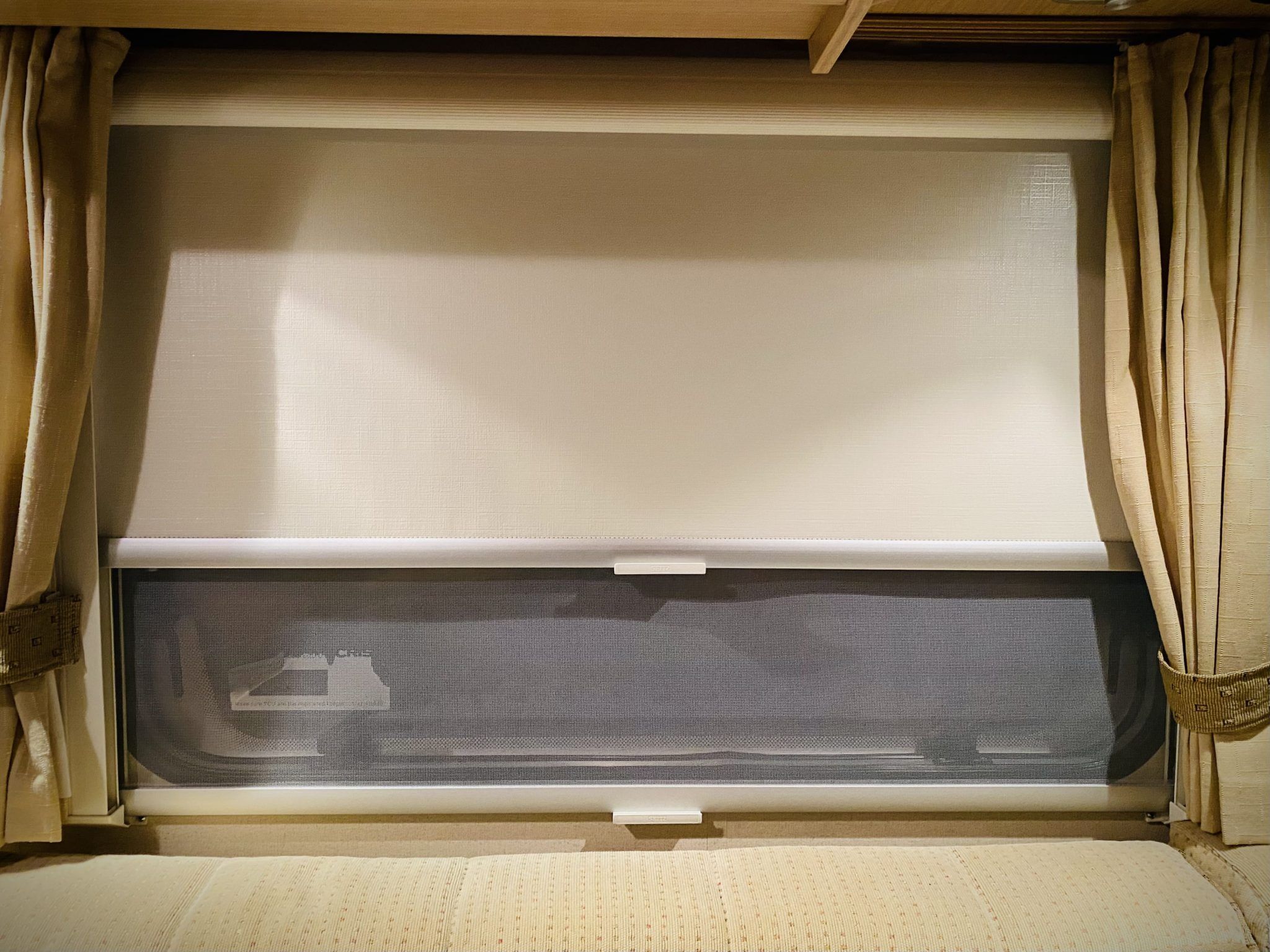 How to Repair Caravan Cassette Blinds, Seitz & Remis Caravan Blinds Repair – caraman.co.uk